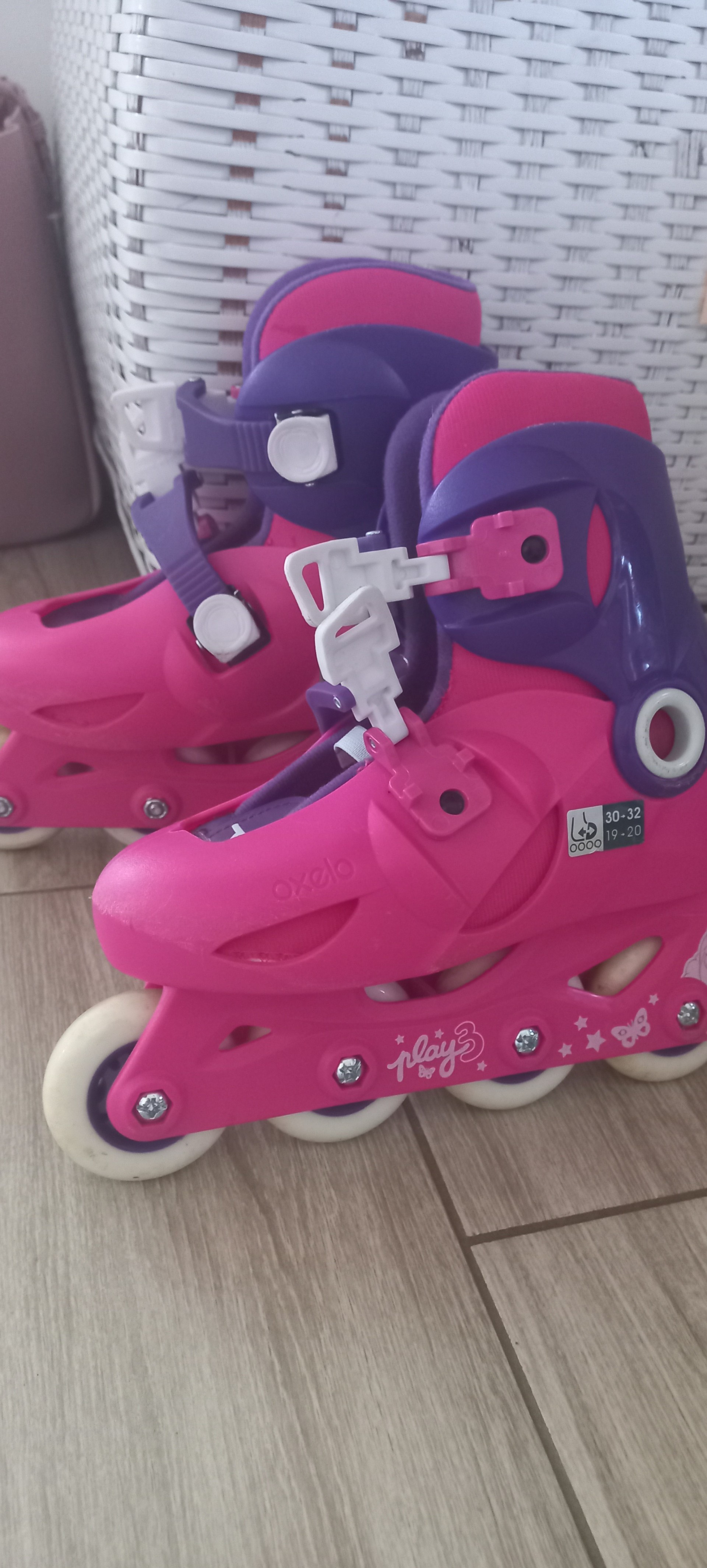 Ogłoszenie: Sprzedam rolki różowe r. 32-34 za 40zl, kategoria: sprzęt ...